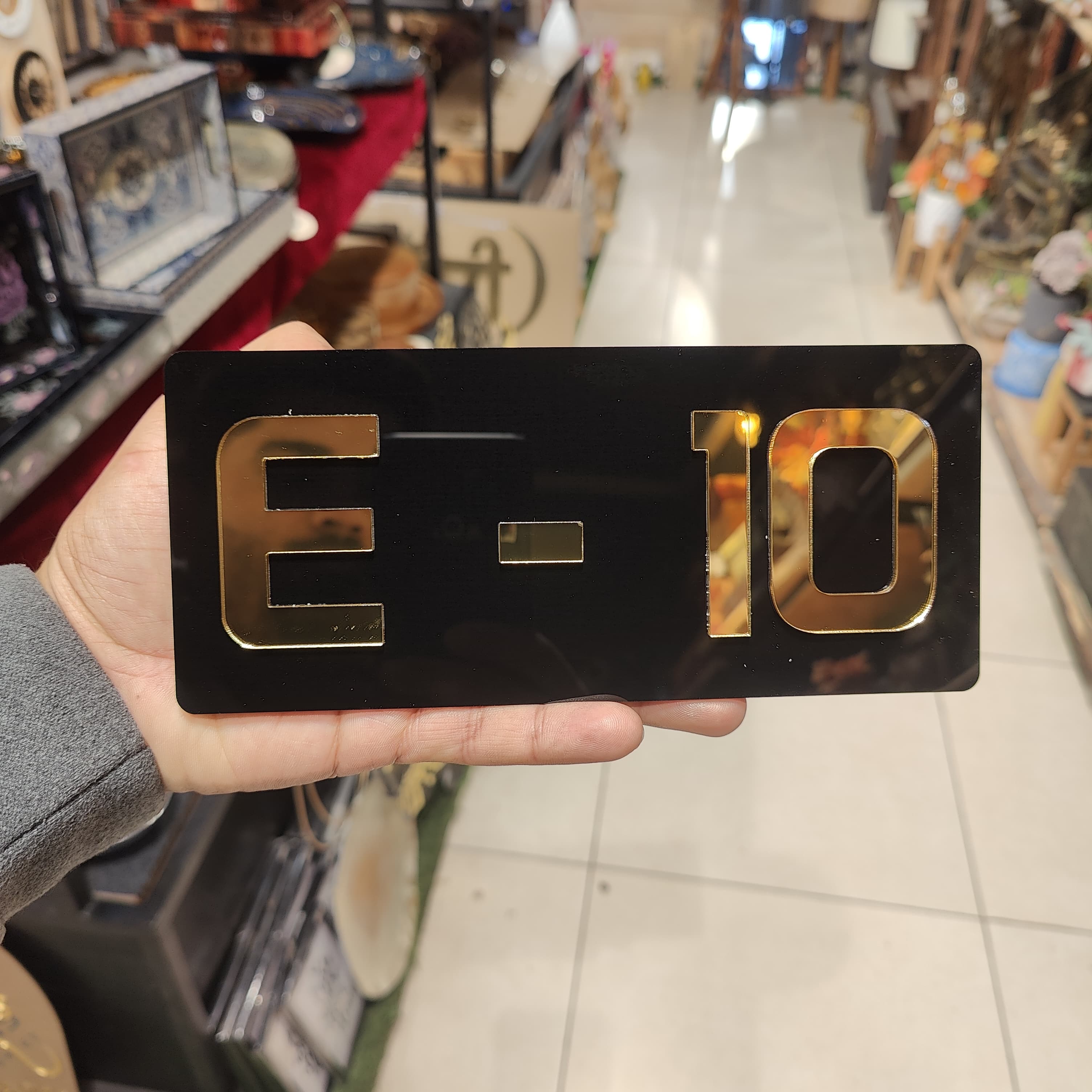 The Sleek Number Plate – Nameplate Studio